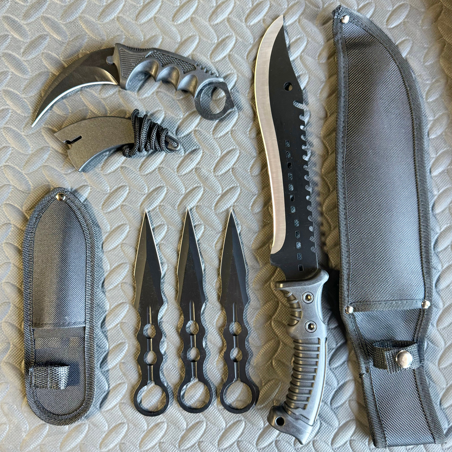 5 Pieces Black Hunting Set (Machete, Karambit, Throwing Knives) - MEGAKNIFE