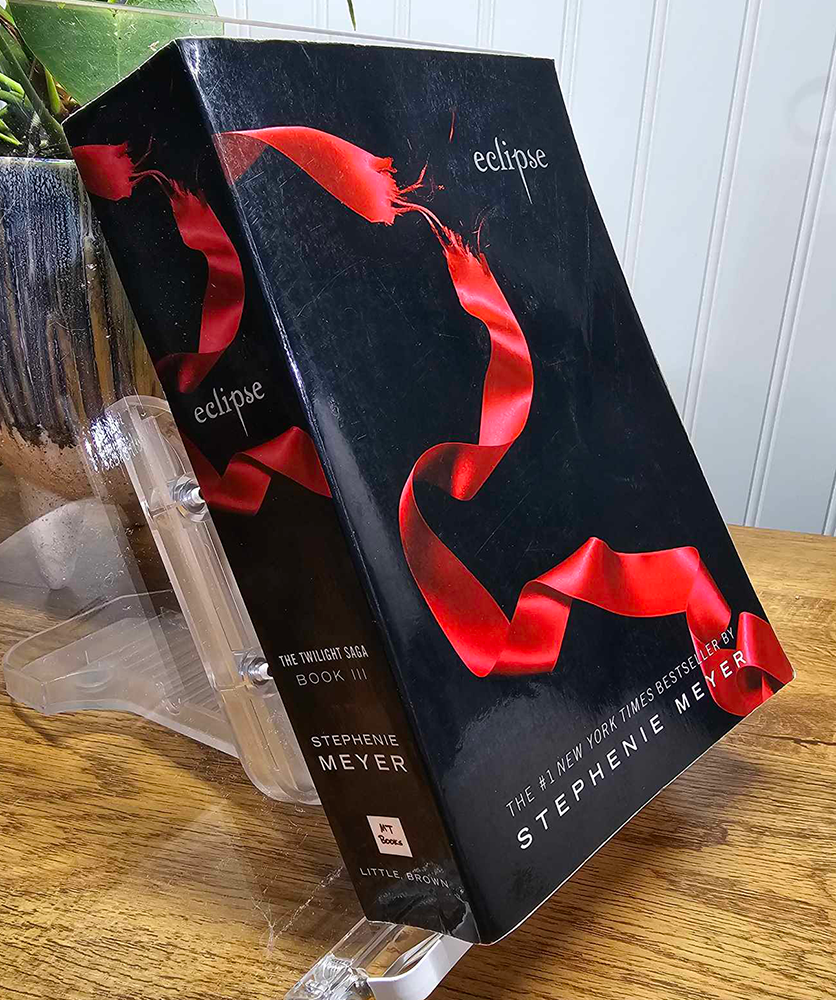 Eclipse (The Twilight Saga) by Stephanie Meyer