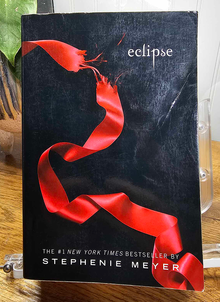 Eclipse (The Twilight Saga) by Stephanie Meyer