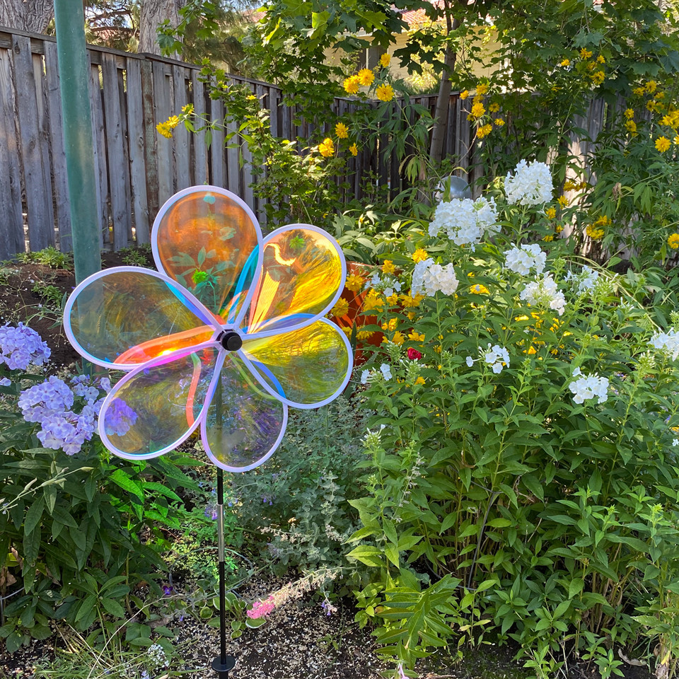 19" Iridescent Flower Spinner