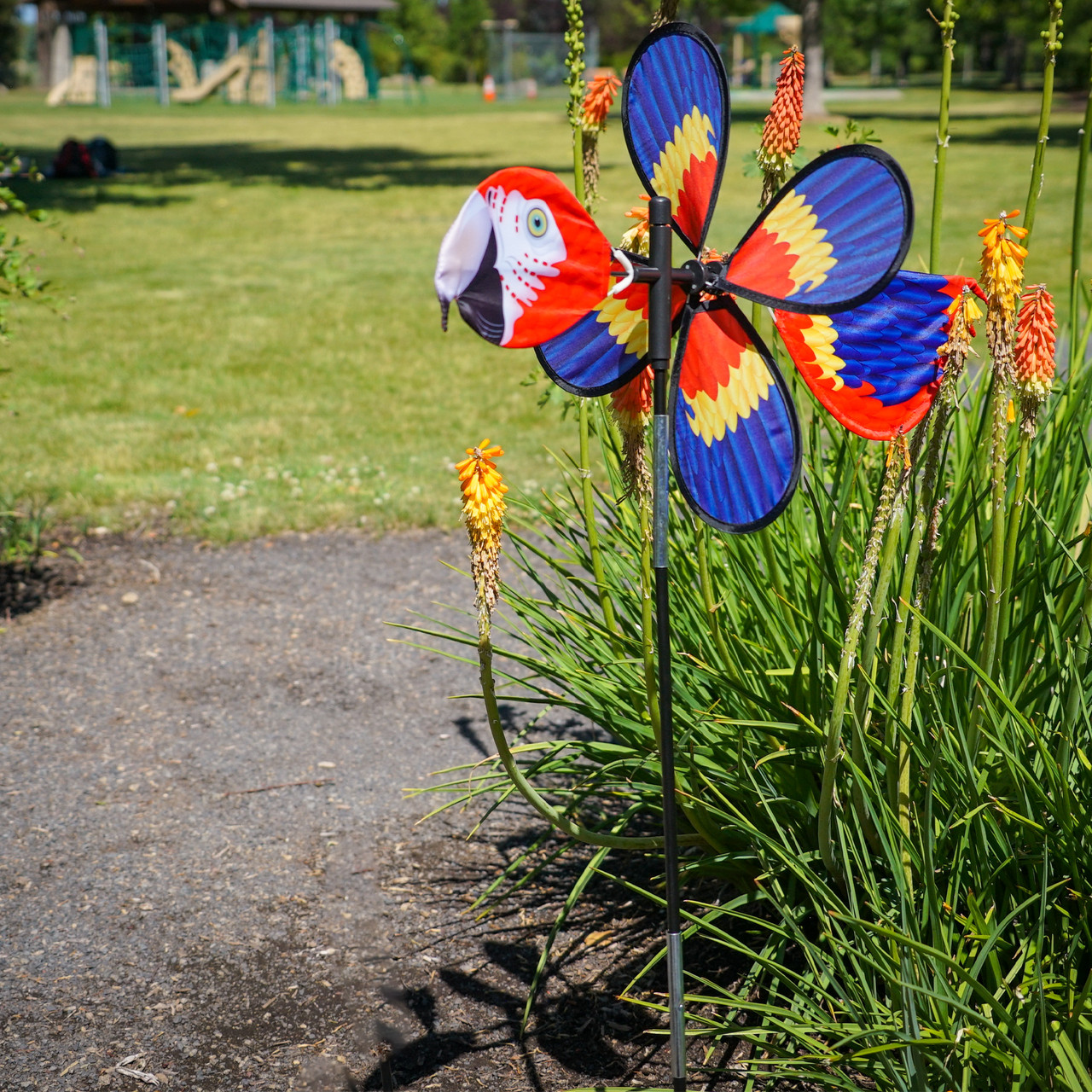 Pivoting Parrot Bird Spinner - Kite Garden
