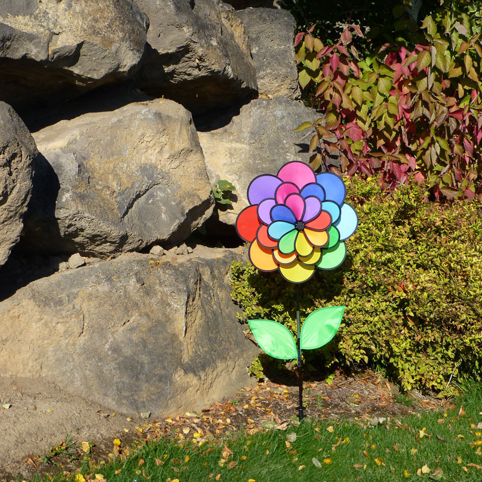 24 Petal Flower Spinner with Leaves - Kite Garden