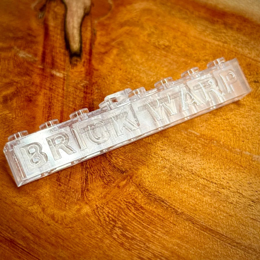 Brick Warp Trans Clear Badge Brick