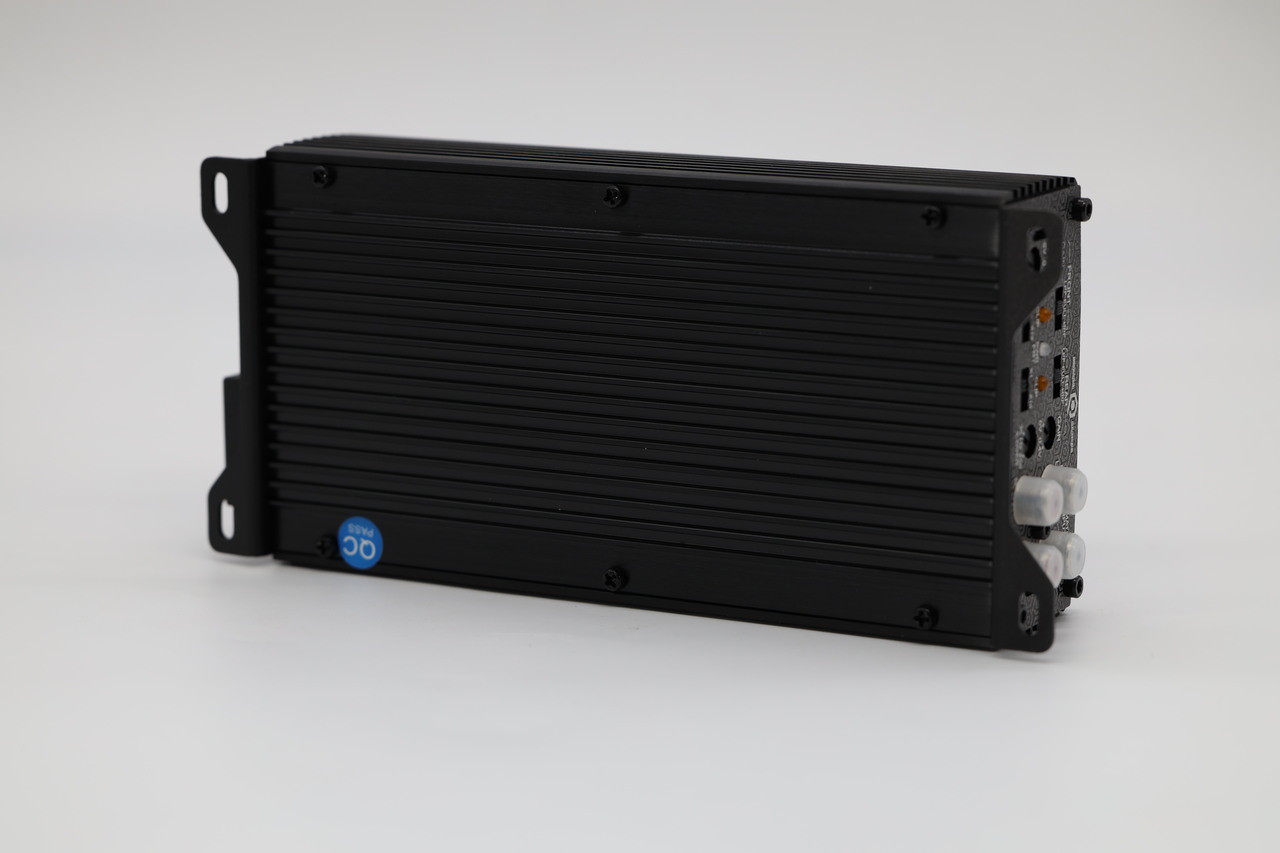 BG4-700 700 Watt Bagger Series Amp (Ultra Compact)