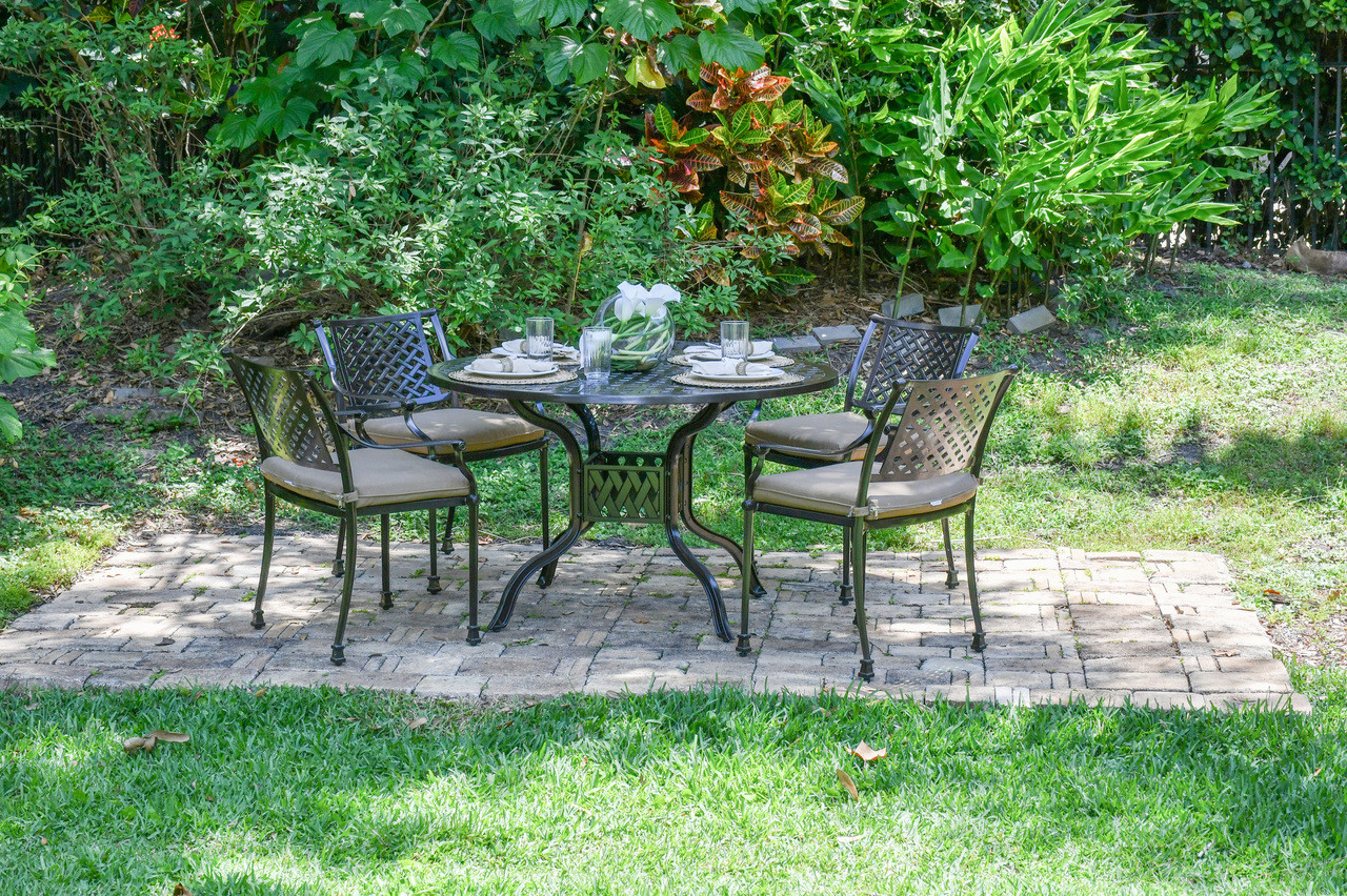 Savannah Outdoor Aluminum Round Dining Table Set of 5 (KIT) - AFD Home