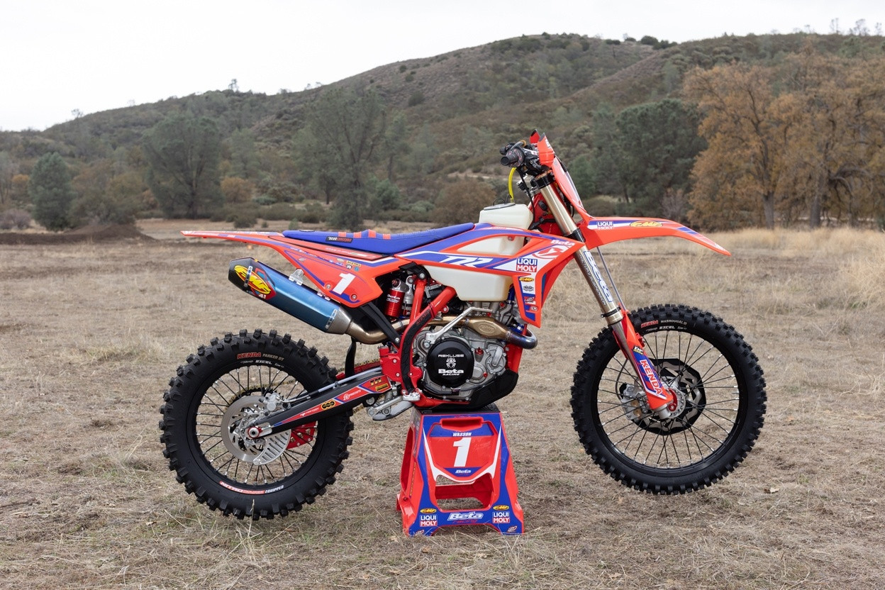 Acerbis 711 Bike Stand, Red - Beta USA