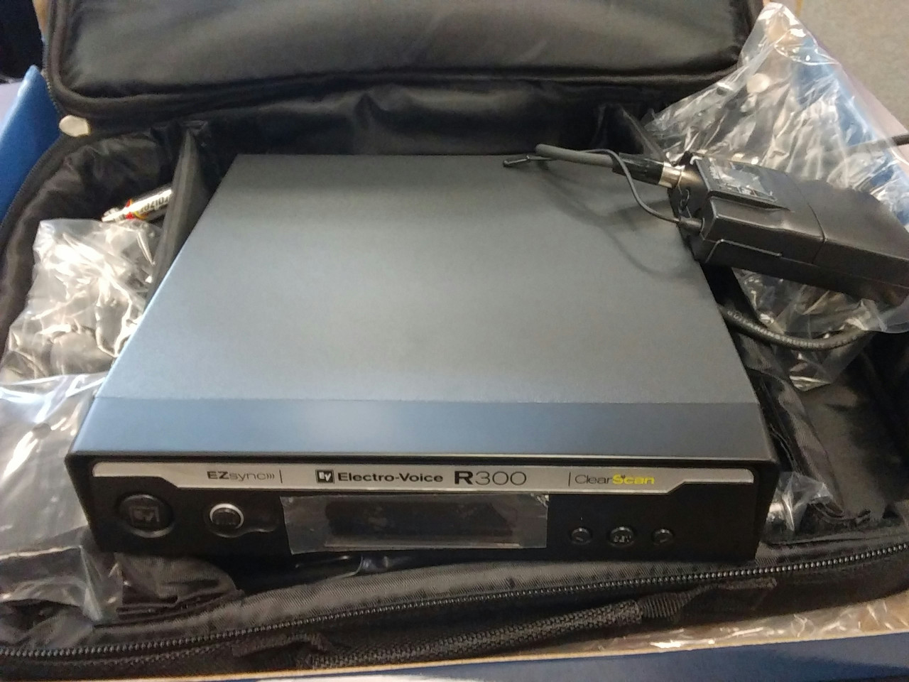 Used Electrovoice - EV R300 WIRELESS MIC Microphones Microphones