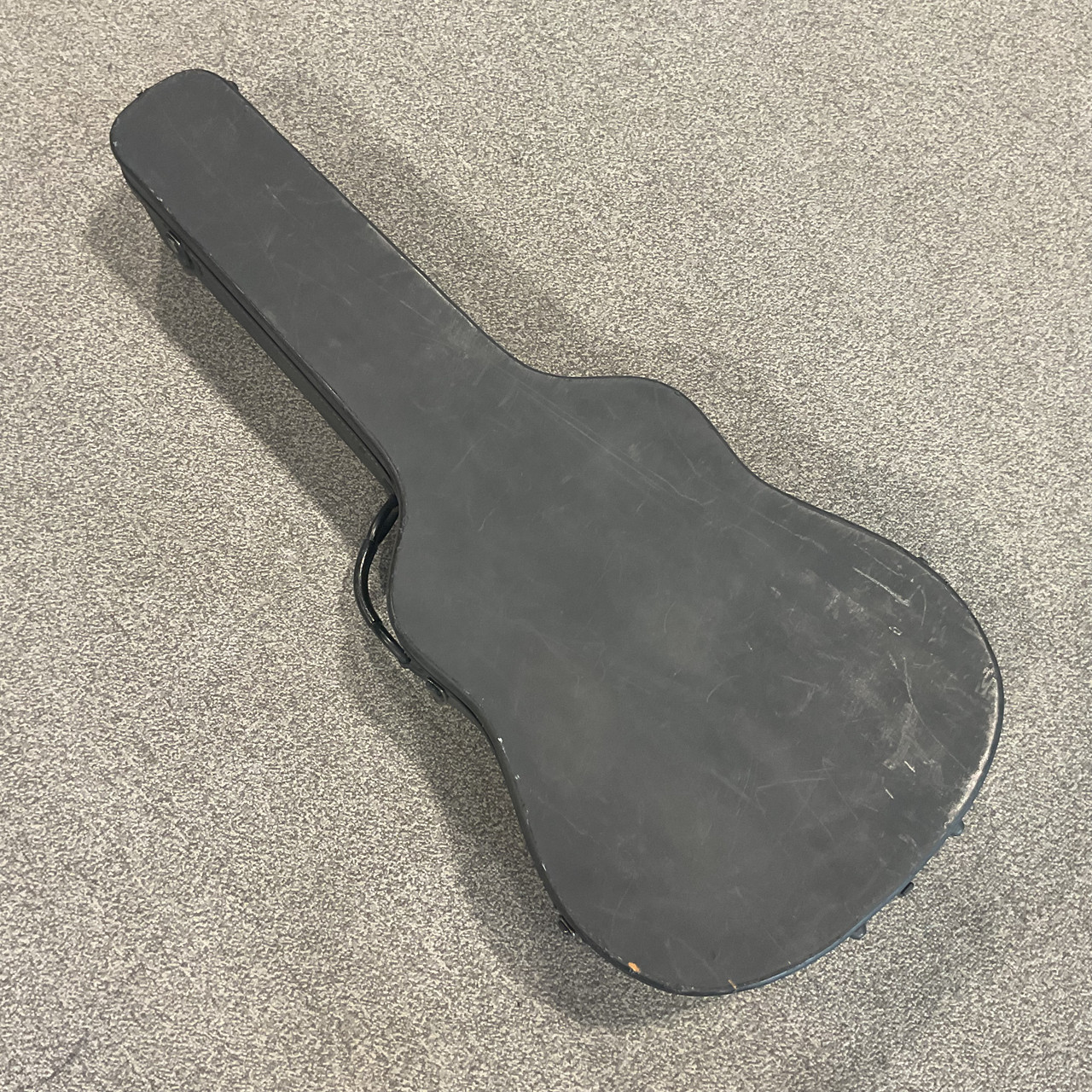 Used ACOUSTIC GUITAR HARD SHELL CASE