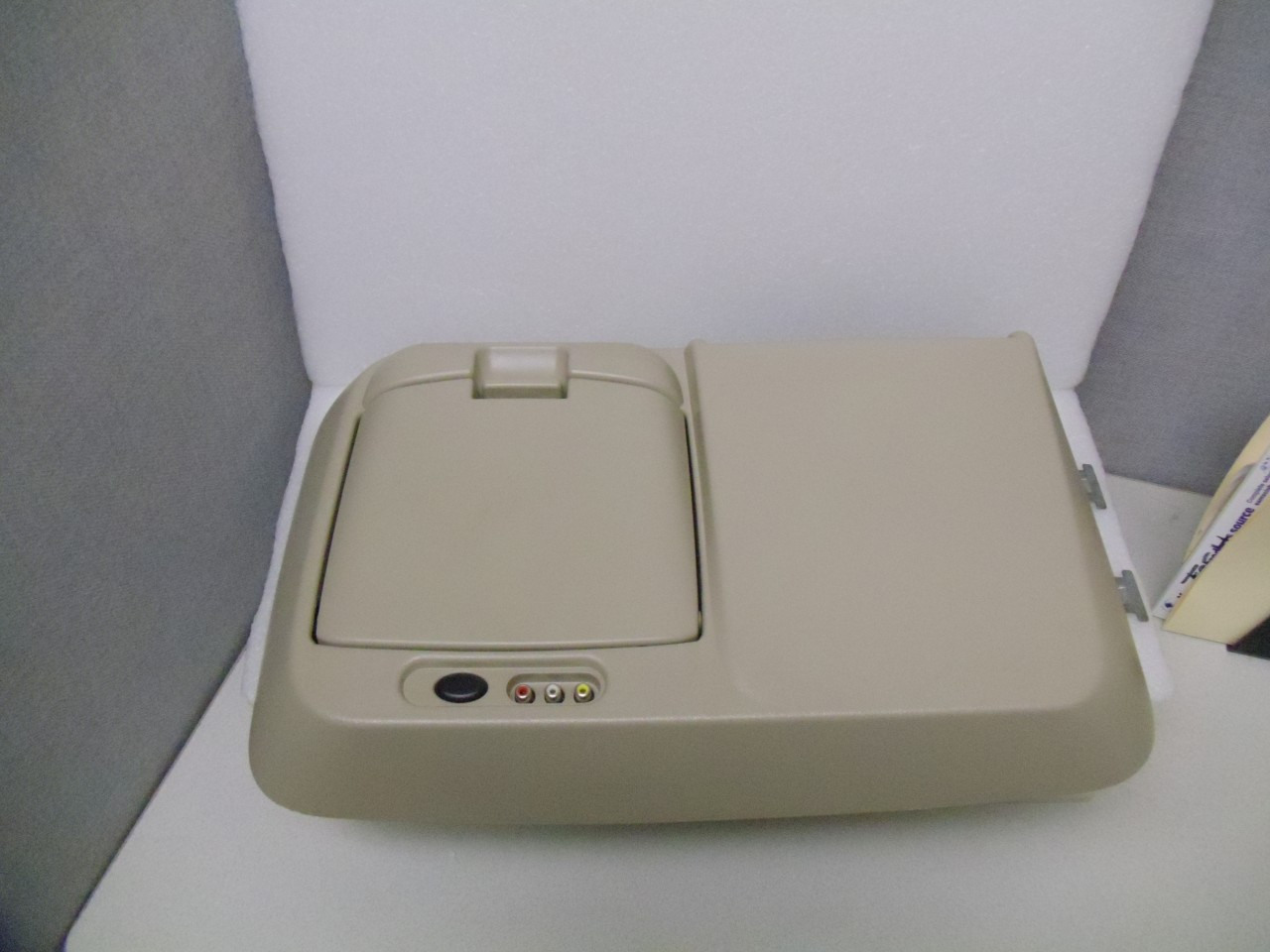 03 04 05 06 GMC Silverado Chevy Tahoe DVD Player Screen Tan