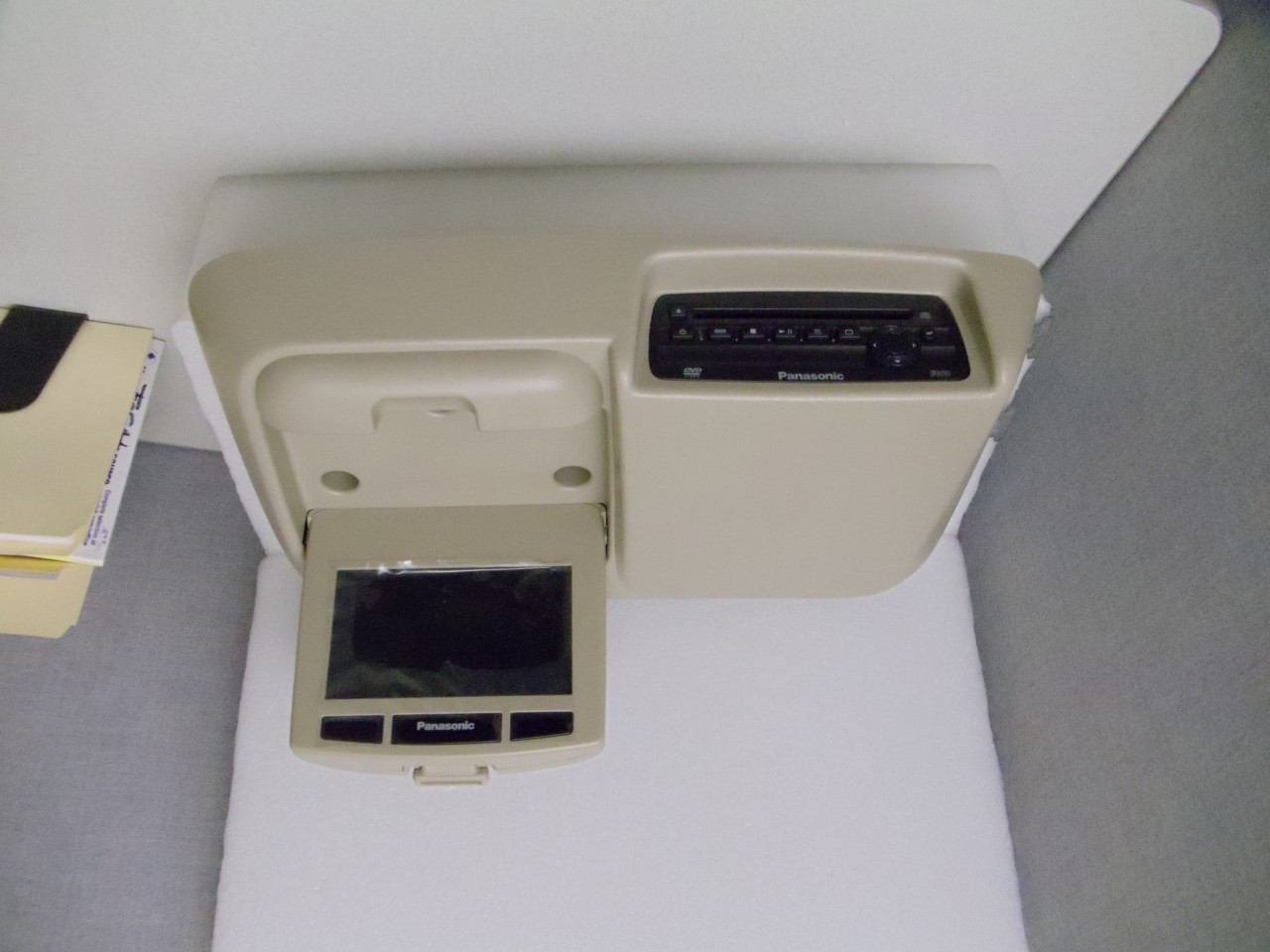 03 04 05 06 GMC Silverado Chevy Tahoe DVD Player Screen Tan