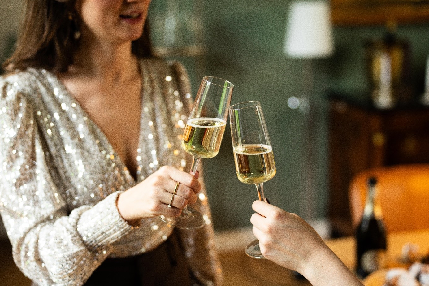 Here's how to throw an unforgettable New Year's Eve party! - James Cooke