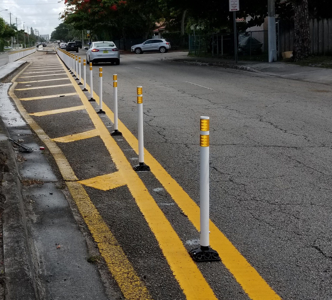 Shur-Flex Surface Mount Delineator Posts - Dornbos Sign & Safety Inc.