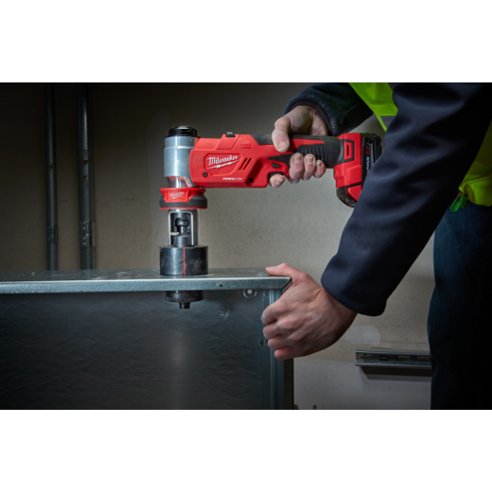 Milwaukee MIL-2677-21 M18 FORCE LOGIC 6T Knockout Tool 1/2 - 2in Kit ... Milwaukee MIL-2677-21 M18 FORCE LOGIC 6T Knockout Tool 1/2 - 2in Kit ...