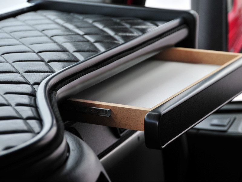 Volvo VNL V-Truck Custom Dashboard System - Raney's Truck Parts