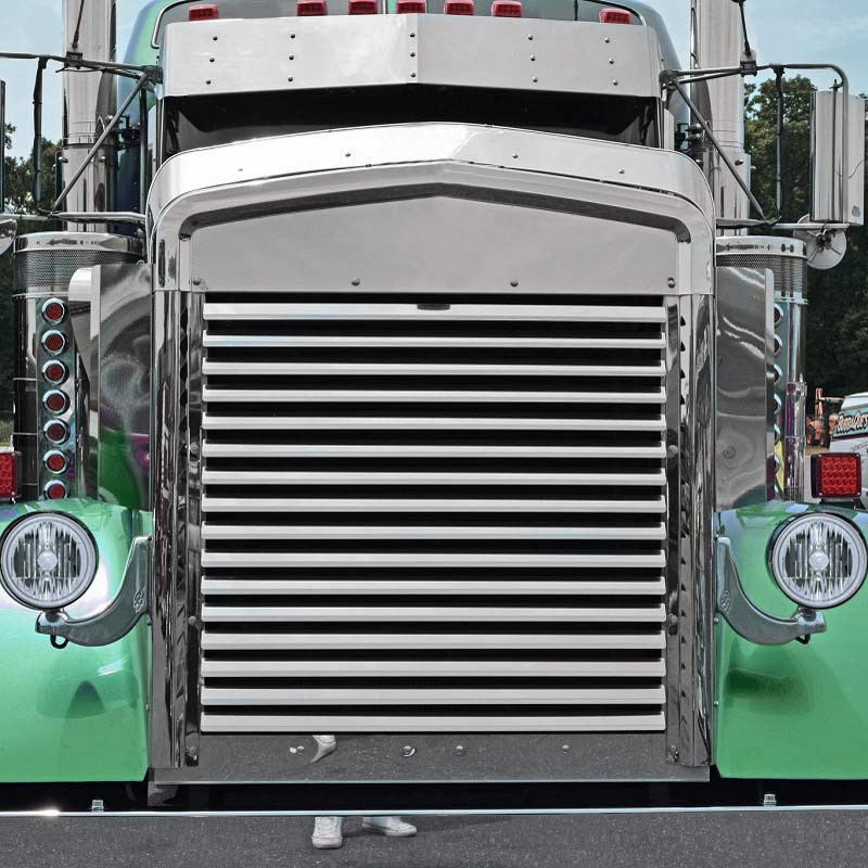 Kenworth W900L Angled Louvered Grill With 16 Bars - Raney's Truck Parts