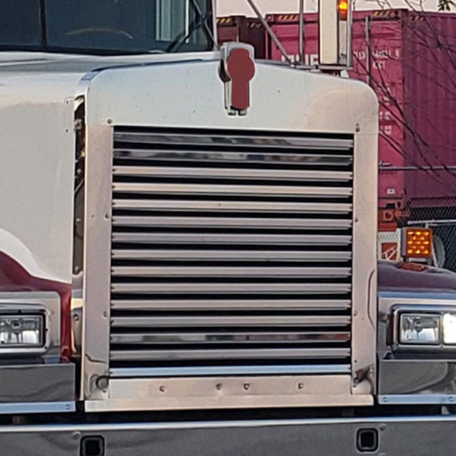 Kenworth W900L Angled Louvered Grill With 16 Bars - Raney's Truck Parts