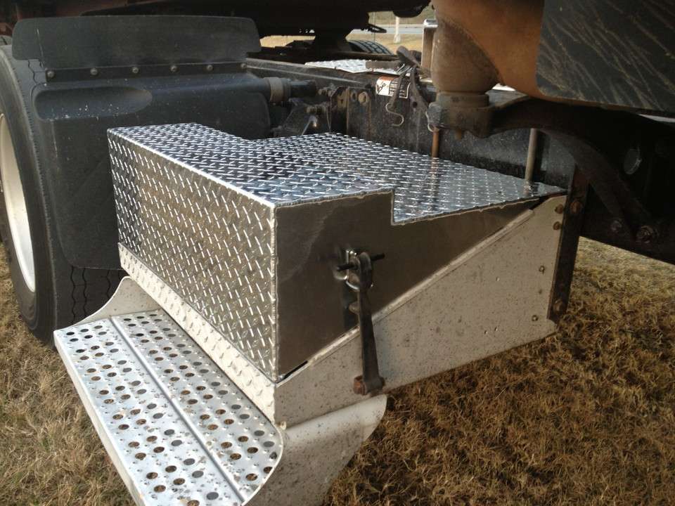 Semi-Truck Toolboxes & Battery Boxes