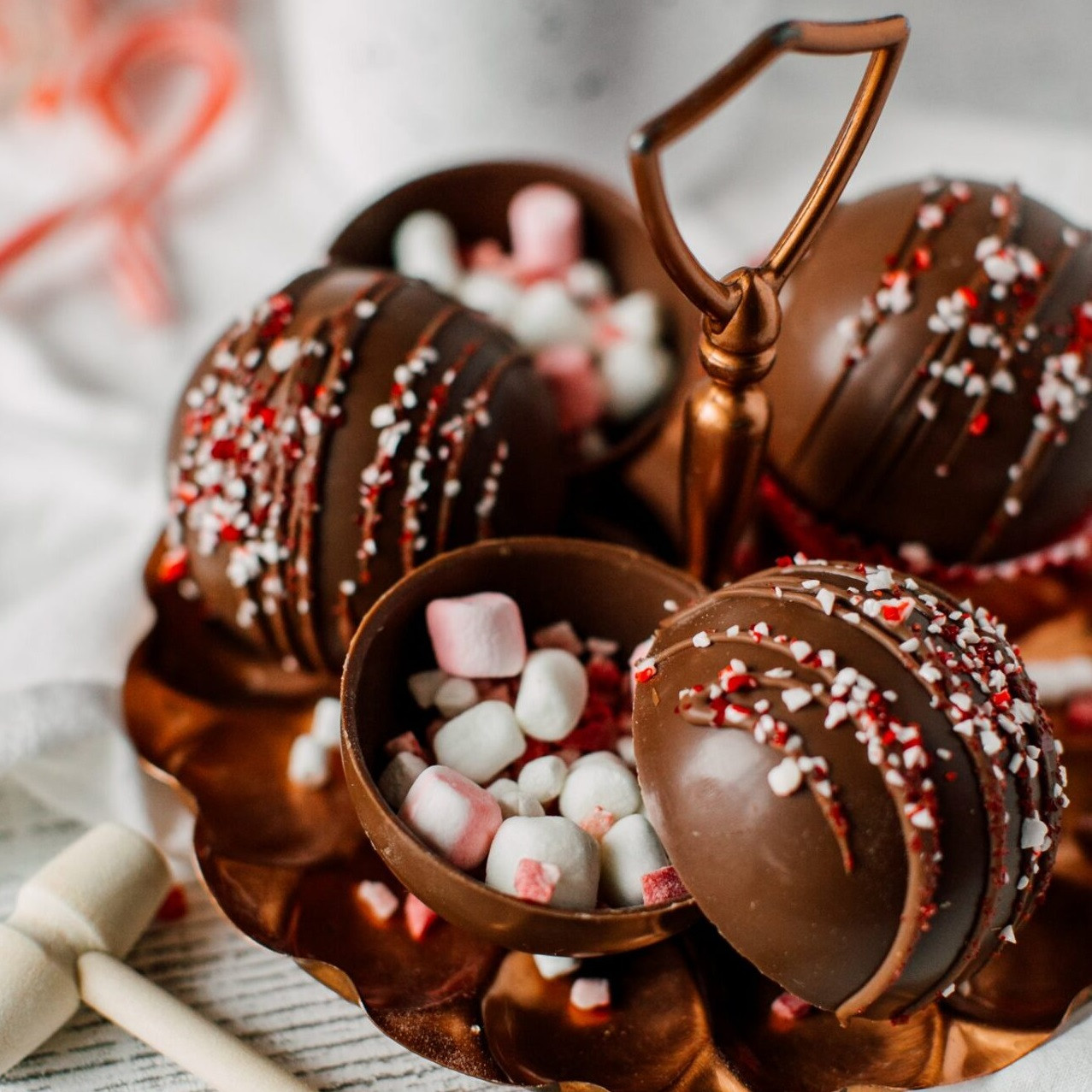 Candy Cane Hot Chocolate Bombs DIY Kit Canada | RetroFestive.ca