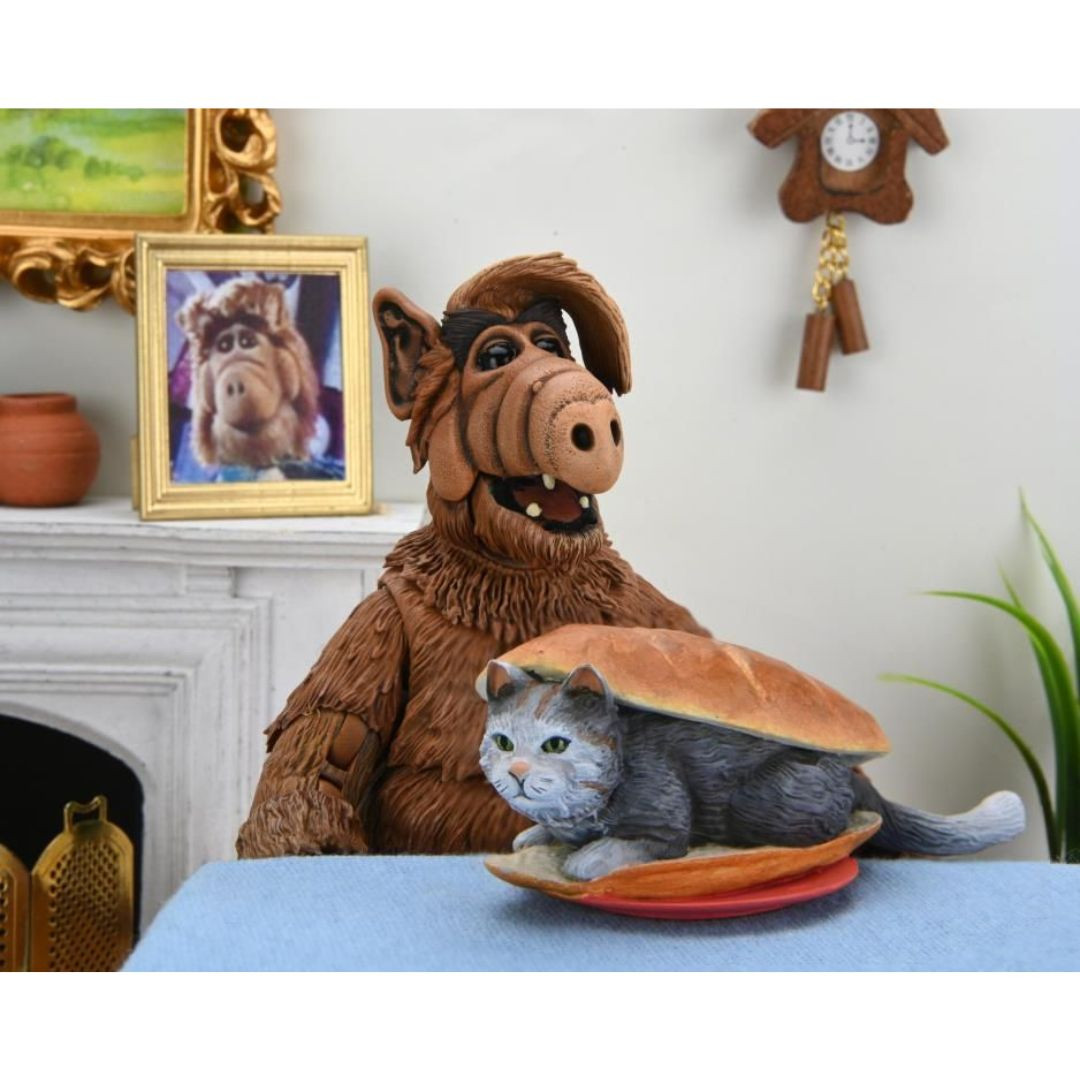Ultimate ALF Deluxe 7" Scale Action Figure by NECA - RetroFestive.ca