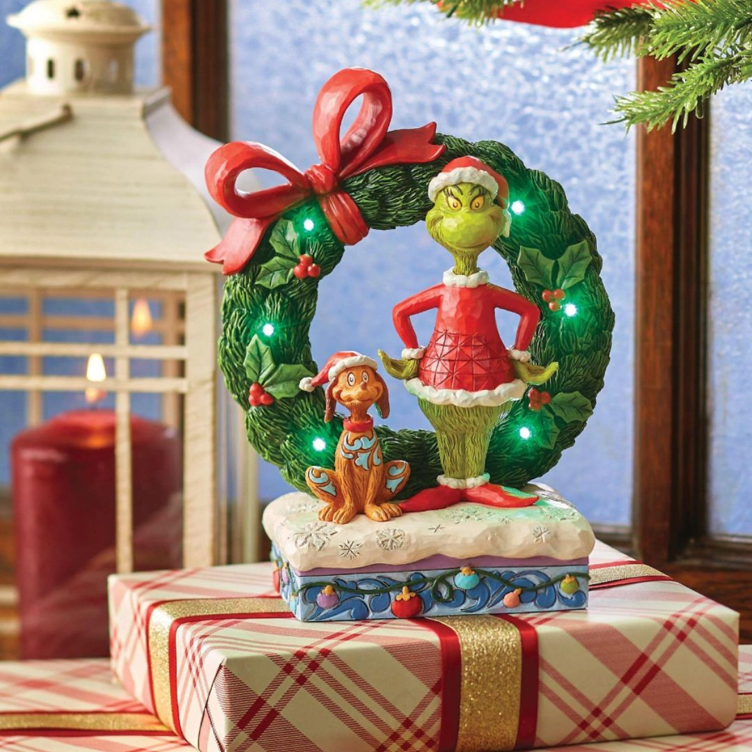 Grinch and Max with Wreath Figure by Jim Shore - RetroFestive.ca