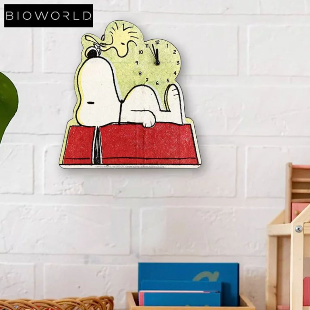 Snoopy Doghouse Wall Clock - RetroFestive.ca