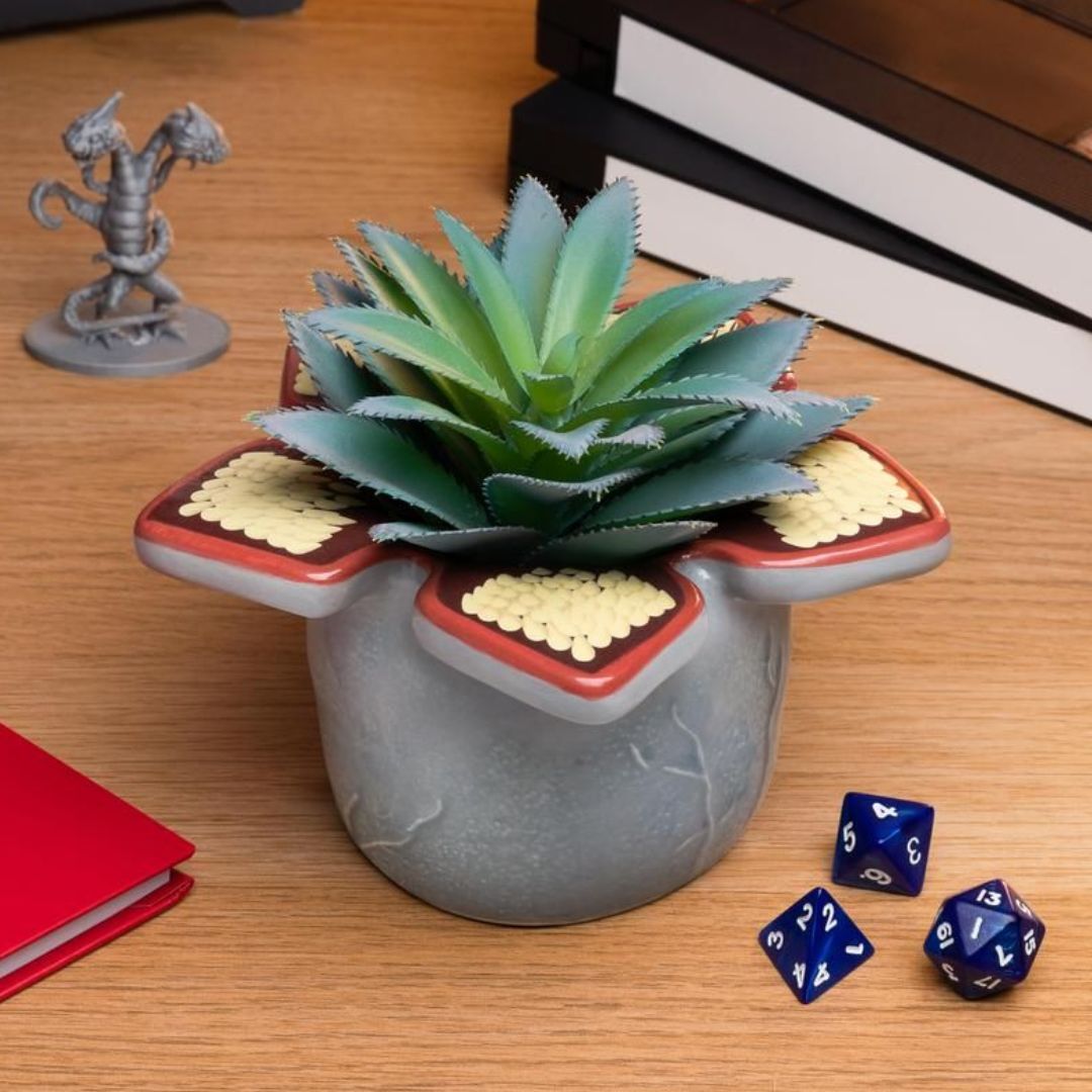 Stranger Things Pen and Plant Pot - RetroFestive.ca