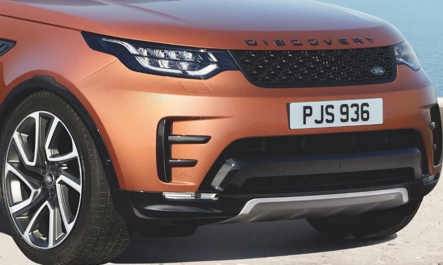 LR110606 - Grille In Gloss Black for Discovery 5 - Genuine Land Rover ...