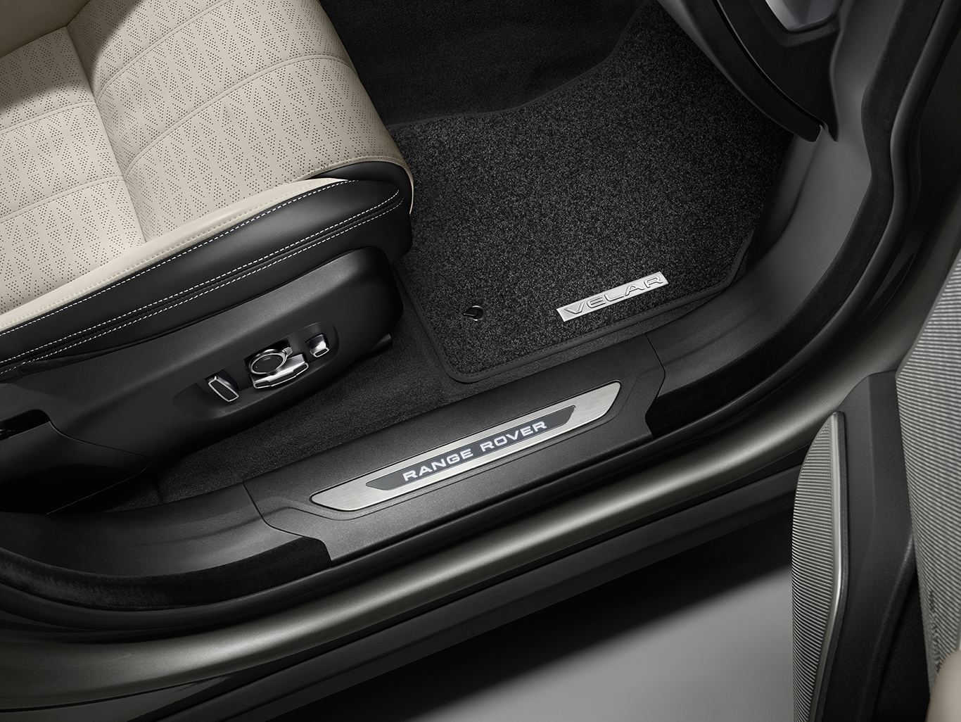 VPLYS0457PVJ - Illuminated Sill Plates for Range Rover Velar | LR Parts