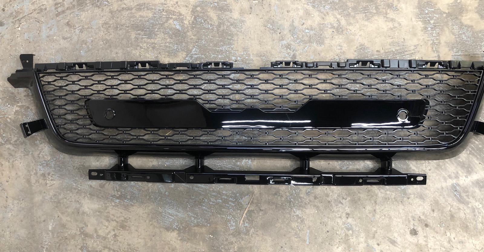 LR099208 - Front Lower Grille - With Surround Camera System & Water Aid ...