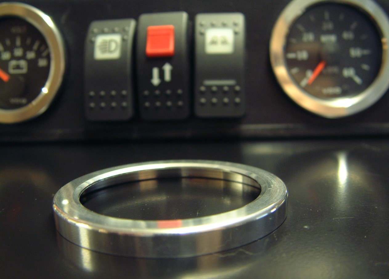 LRC1558 | CTLRPBTD5 | BA9103 - Defender Dash Pod Gauge Bezel in ...