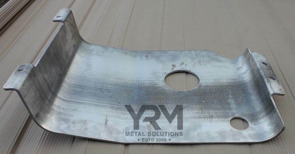 137 - Fuel Tank Guard/Cradle 6mm Aluminium 1987 - 1998 - LR Defender ...