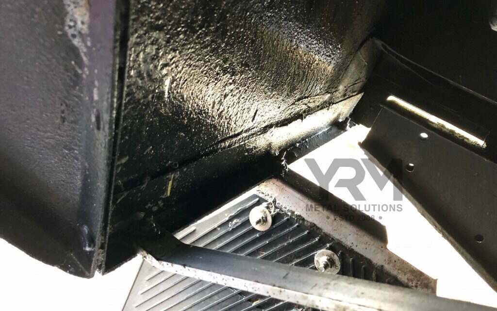 310 - Pair of Rear Wing Stay and Mudflap Reinforcement Bracket for Land ...