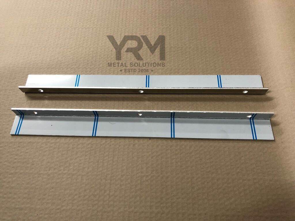 310 - Pair of Rear Wing Stay and Mudflap Reinforcement Bracket for Land ...