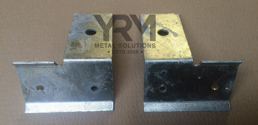 017 - Brake Pipe Bracket for Rear Axle on Land Rover Series - Heavy ...