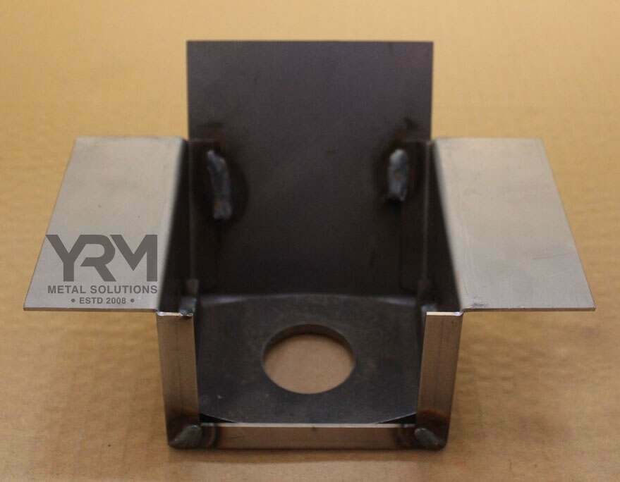 002 - Rear Body Mounting Point Bracket for Land Rover Discovery 1 ...
