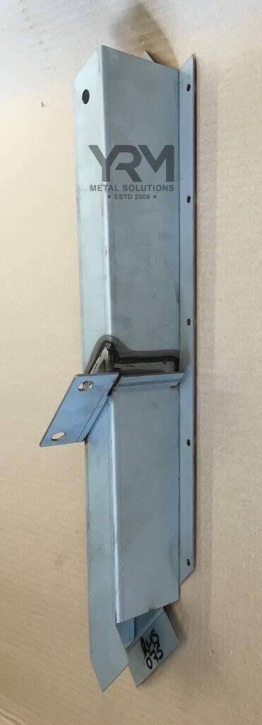 075A - Right Hand 45 Degree Repair Section for C Post on Land Rover ...