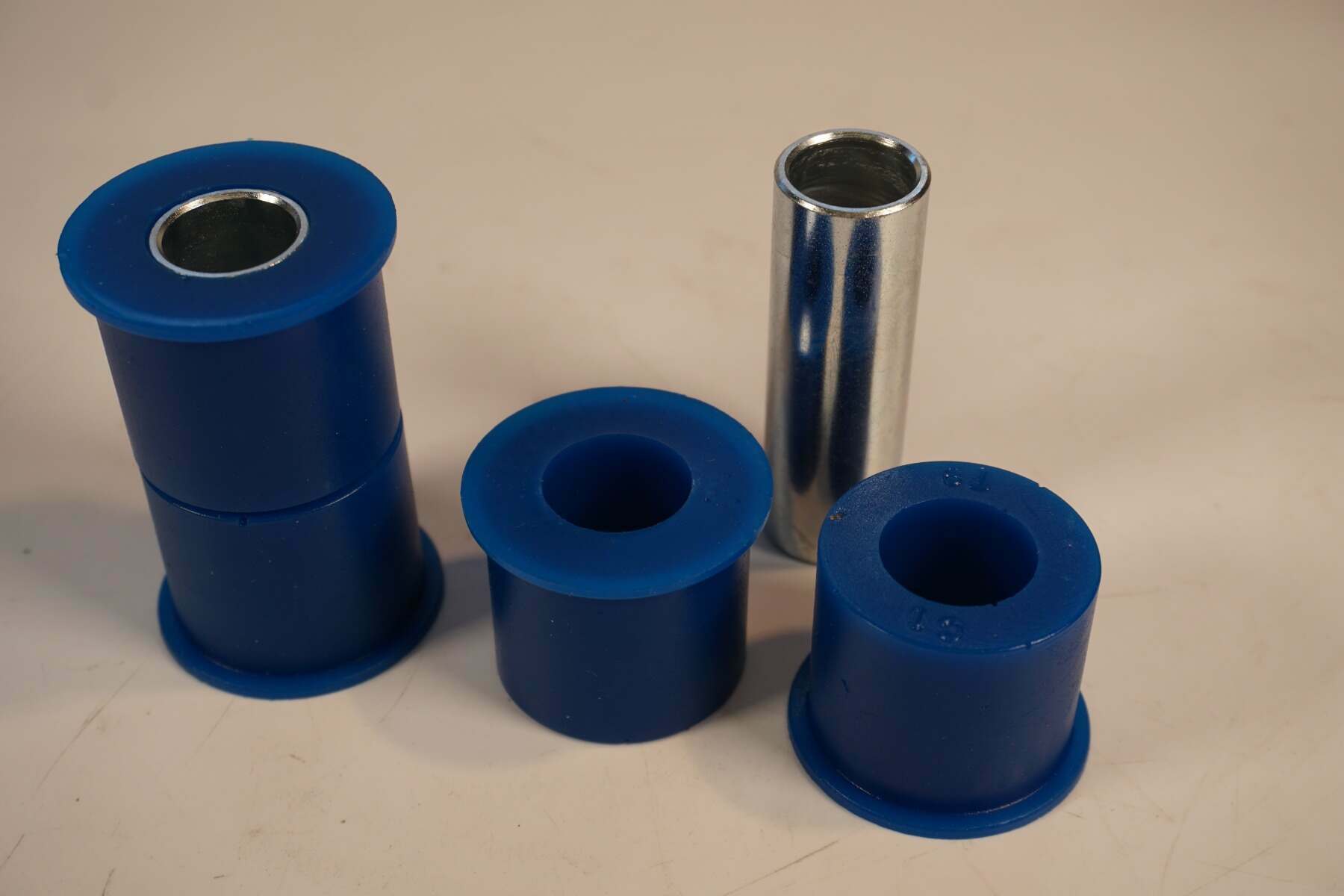 1C - Rear Radius Arm/Axle Bushes for Land Rover Defender - 90 & 110 ...