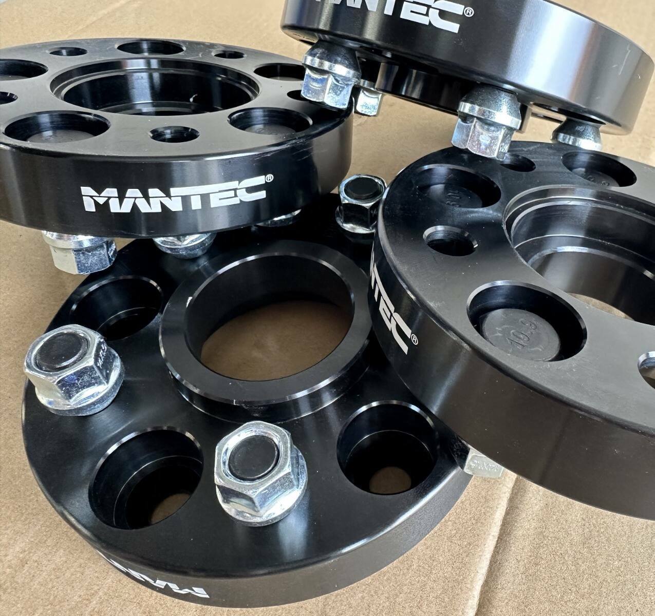 LR303B - Mantec Branded 30mm Black Alloy Wheel Spacers - For Range ...