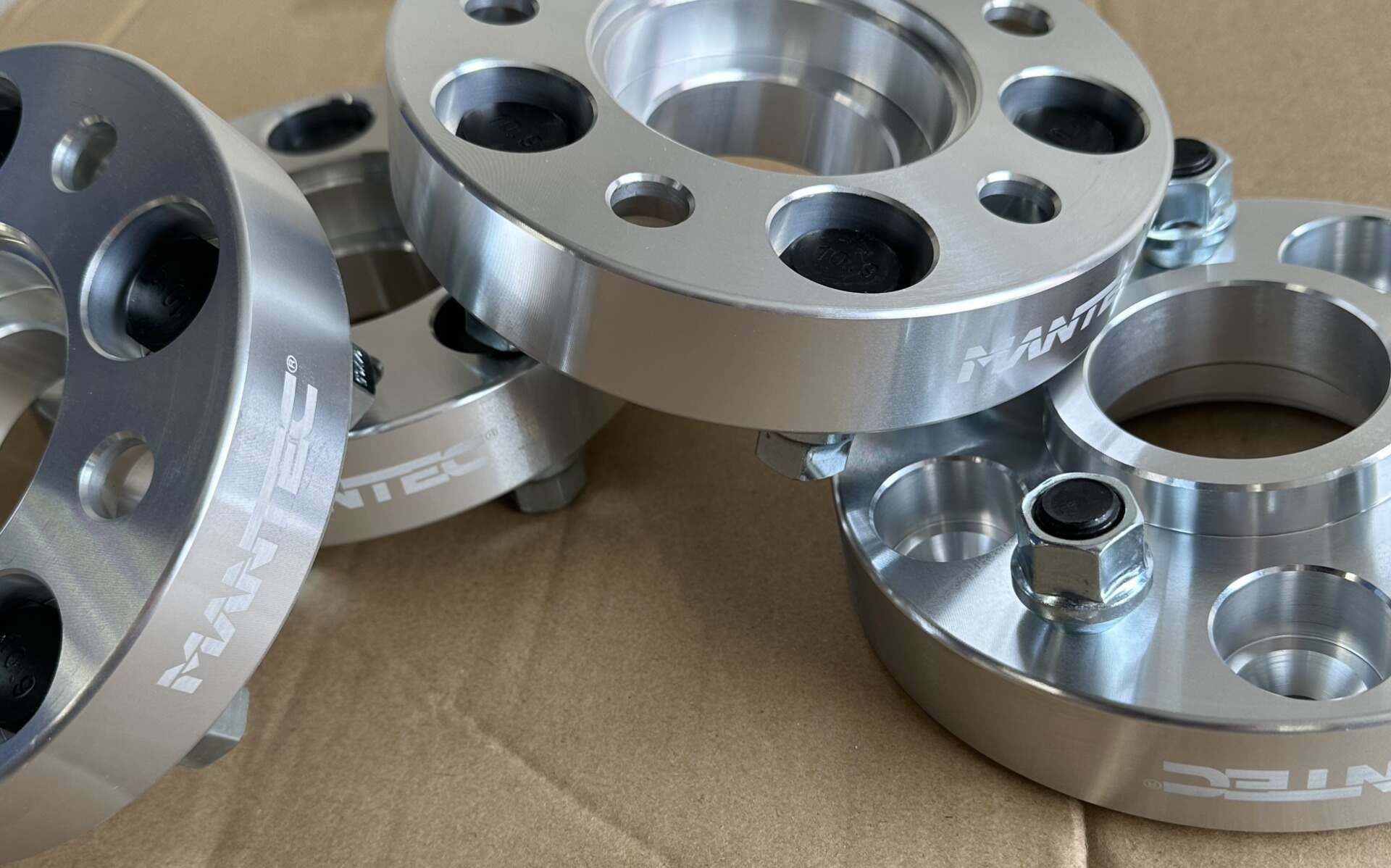 LR303 - Mantec Branded 30mm Silver Alloy Wheel Spacers - For Range ...