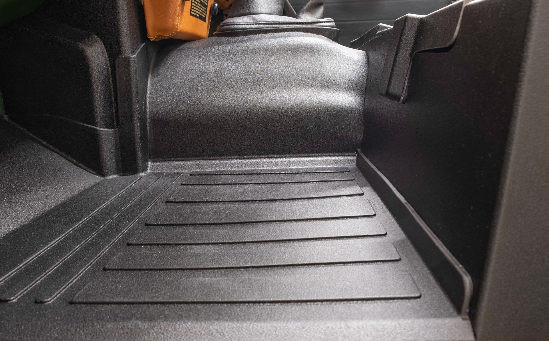 LUC-009-29 - Front Rubber Moulded Mat Kit for Land Rover Defender 90/ ...