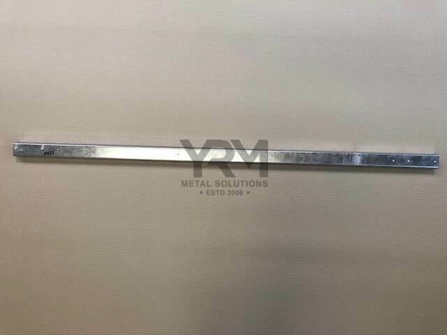 YRM158E - Bulkhead Heavy Duty Galvanised Capping - Fits Land Rover ...