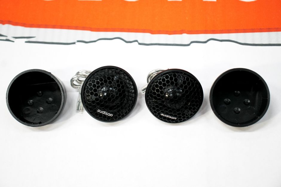 LRI32080 - Stage 3 Sound System Upgrade for Land Rover Defender Puma ...