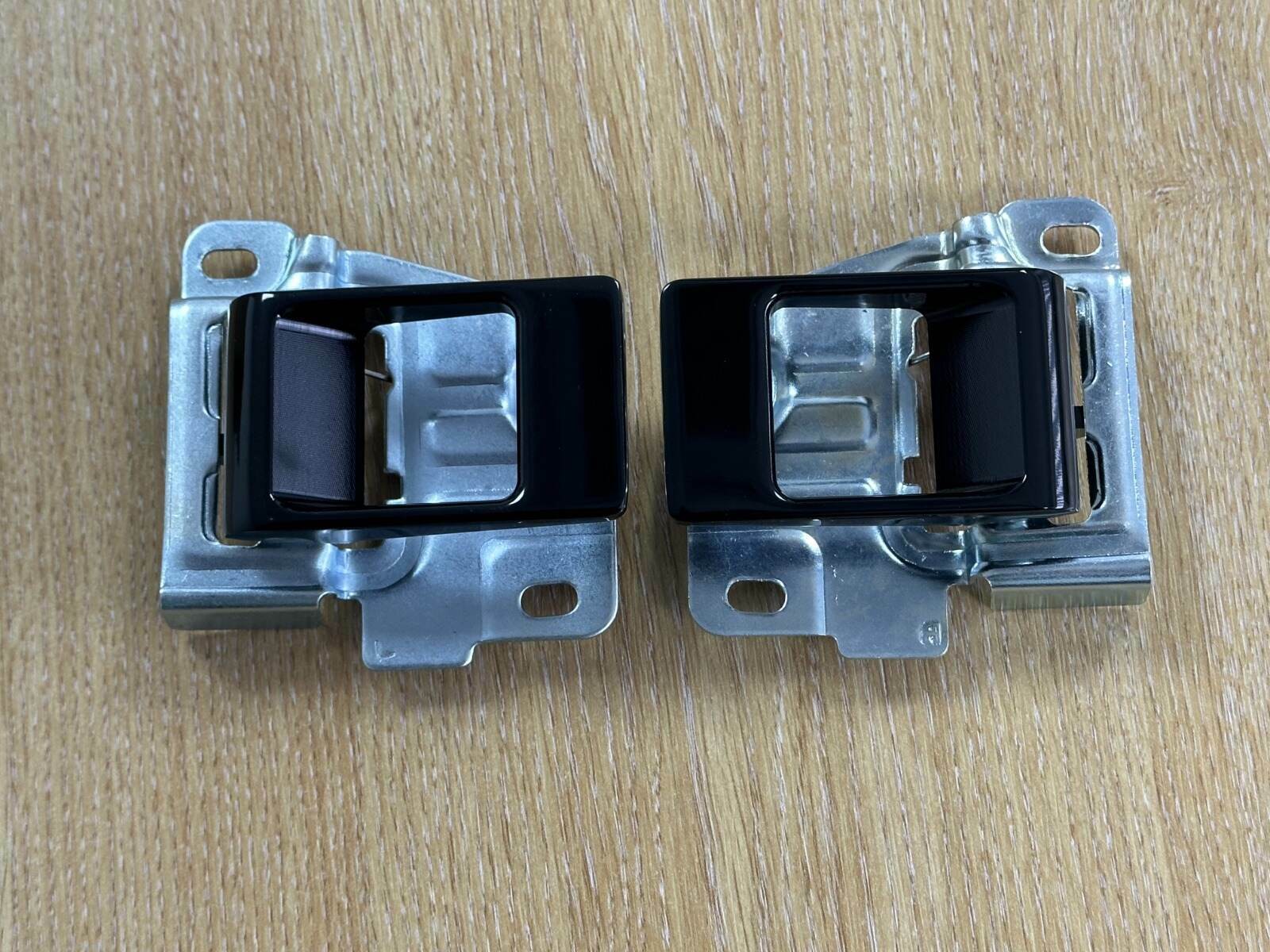 LRC2816 - Aluminium Interior Door Handles for Land Rover Defender - In ...