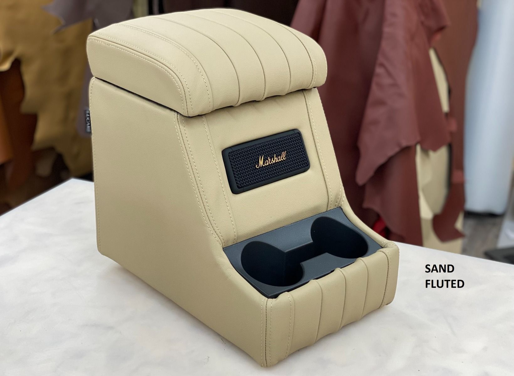 LRI34258 - Lucari Cubby Box with Marshall Speaker for Land Rover ...