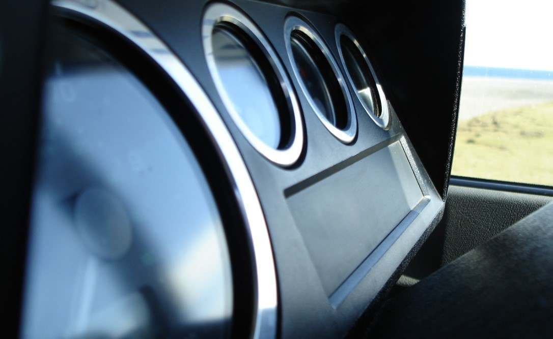 CTLRCSTD5 | BA2702 | LRC1533 - Defender Aluminium Trim - Clock ...