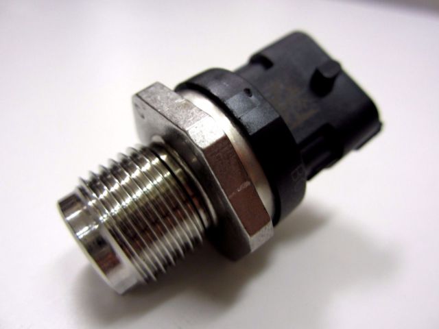 LR020693 - Range Rover L322, L405 and Range Rover Sport L494 Fuel ...