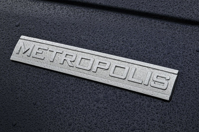 LR058127 - Metropolis Badge Freelander 2 Range Rover Sport and ...