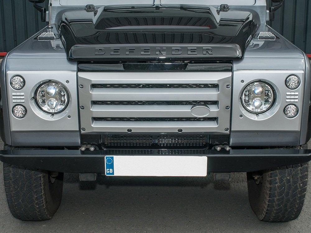DA1969 - Defender XS Grille in Silver Gloss with Black Mesh | LR Parts