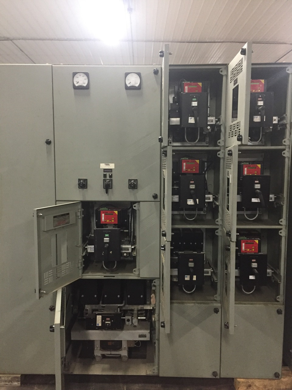 Westinghouse Metal Enclosed DB 480V Switchgear (#164) - Bullock Breakers