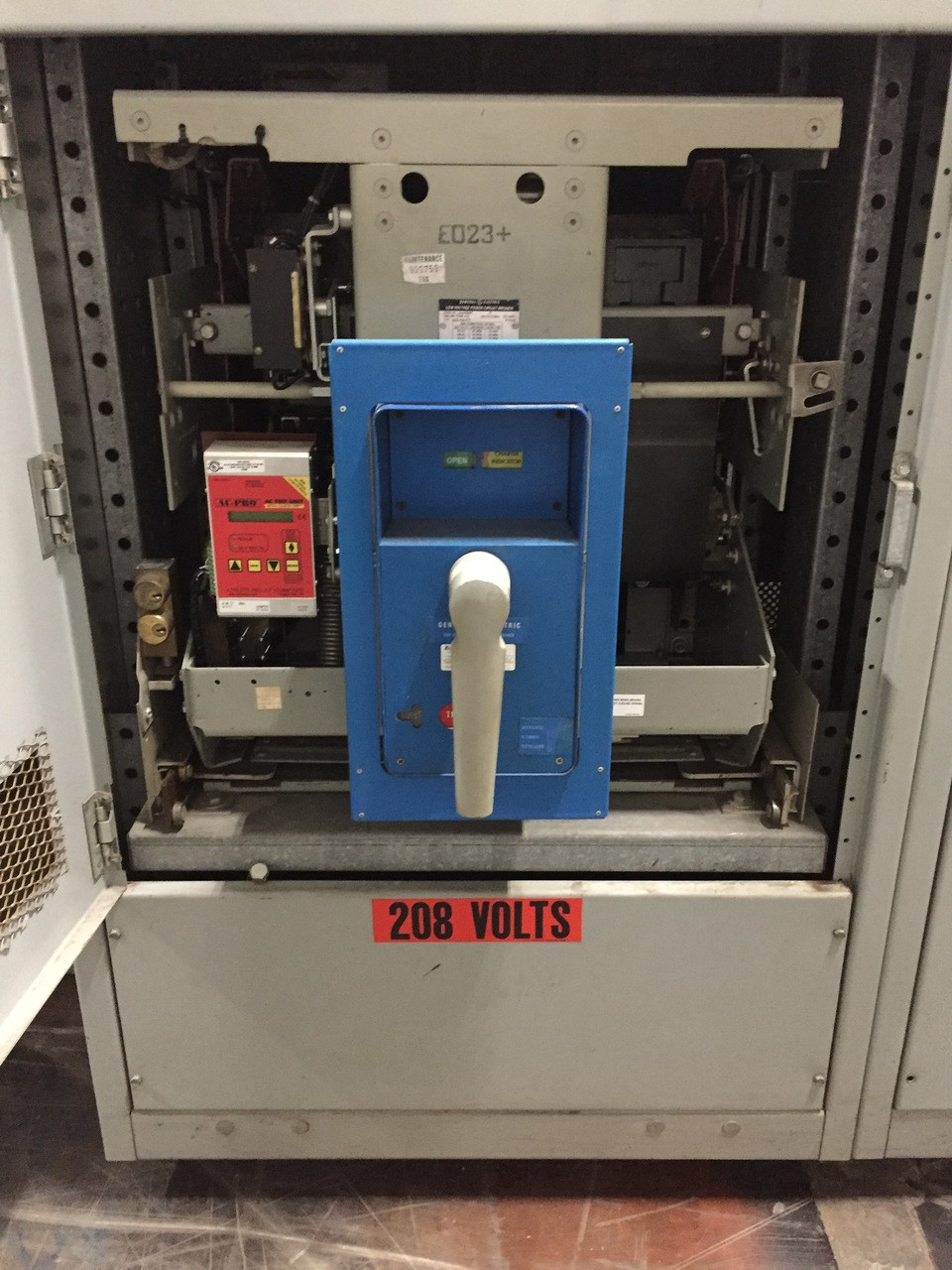 GE AV-Line Single Section Main Switchgear (#172) - Bullock Breakers